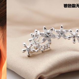 Stringed Flowers Curved Ear Cuff (Silver,Single) - LilyFair Jewelry